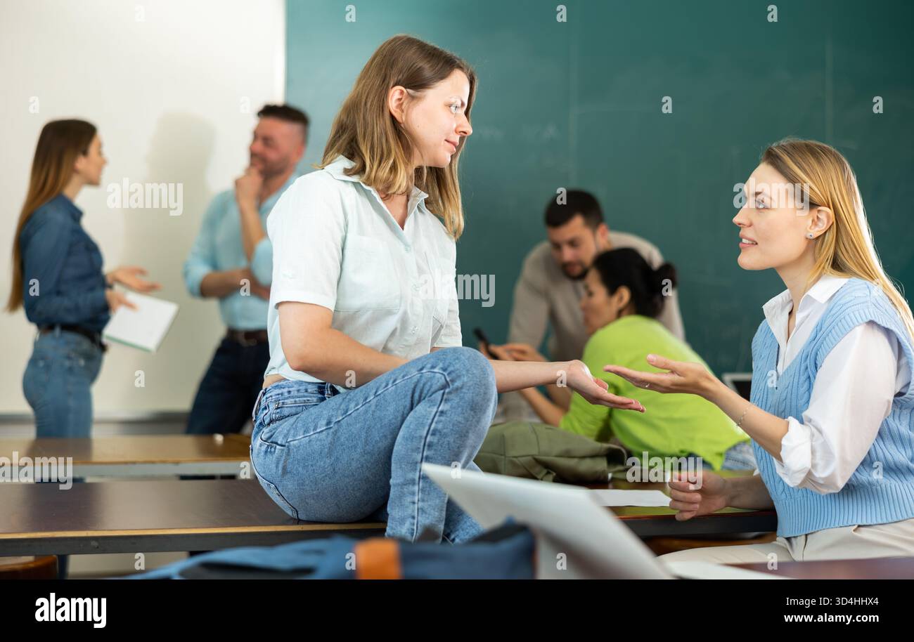 Recess group study hi-res stock photography and images - Alamy
