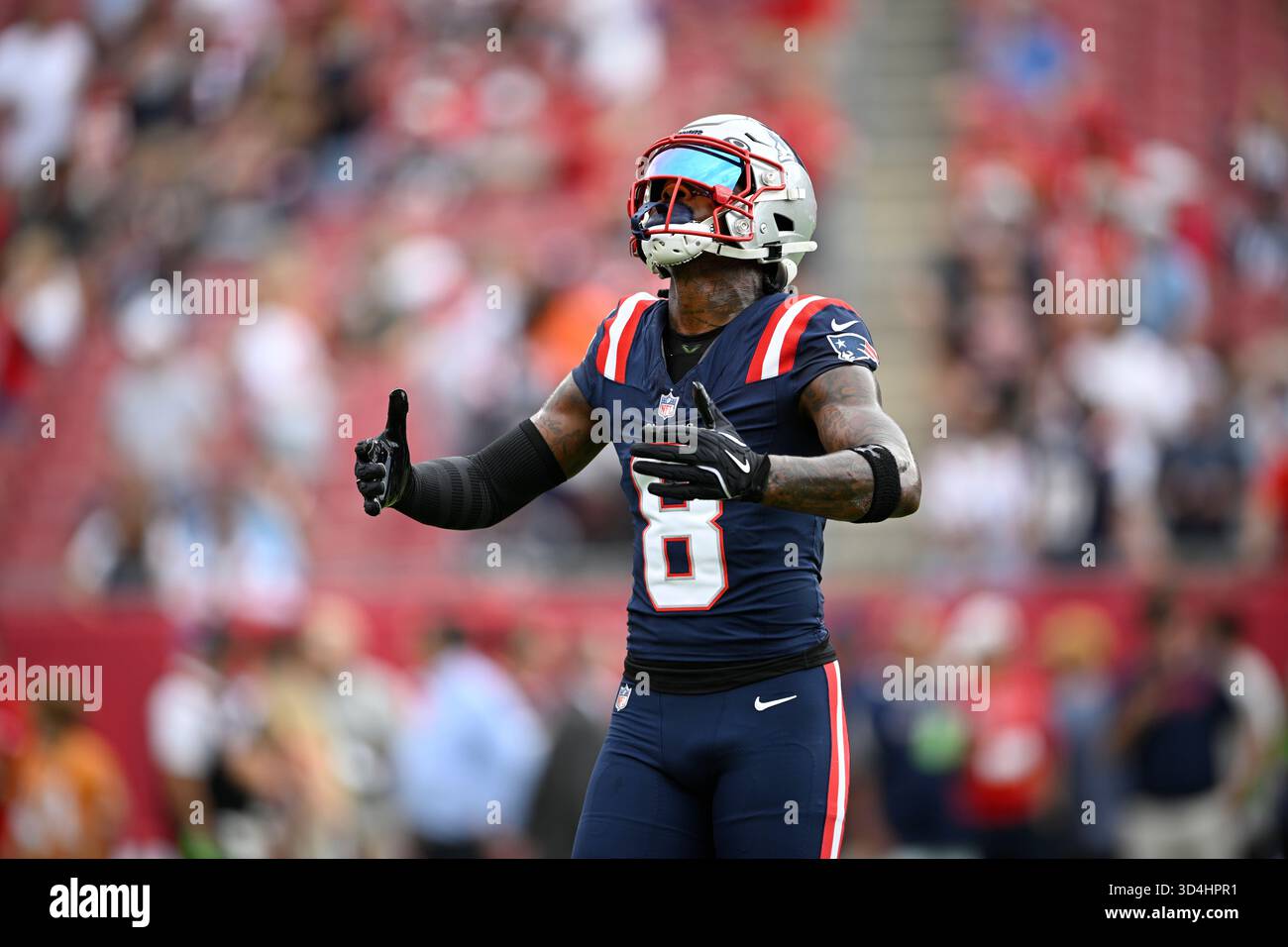 New England Patriots wide receiver Stefon Diggs (8) warms up before an ...