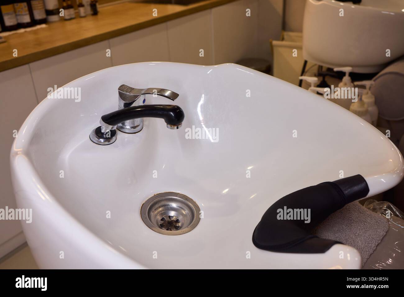 Salon wash station, Elegant hair wash station setup, Modern glossy ...