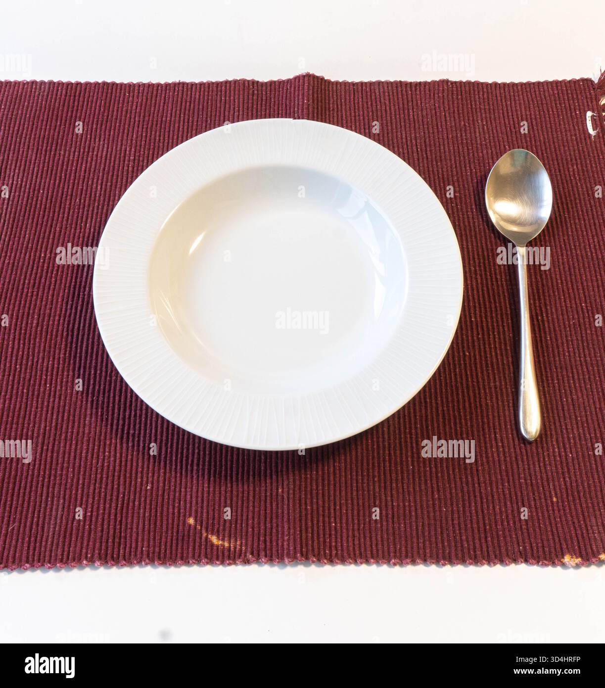Deep red plate hi-res stock photography and images - Alamy