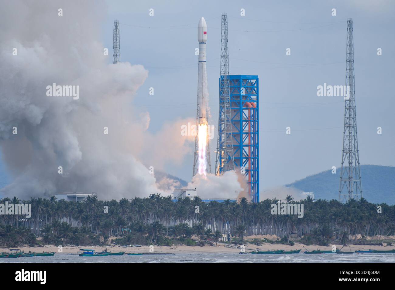 Wenchang,China.10th November 2025. A Long March-12 carrier rocket ...
