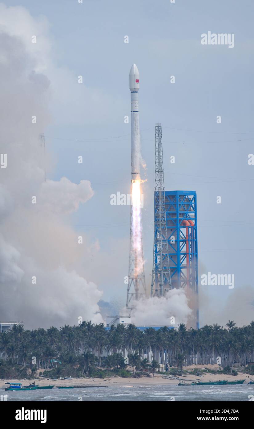 Wenchang,China.10th November 2025. A Long March-12 carrier rocket ...