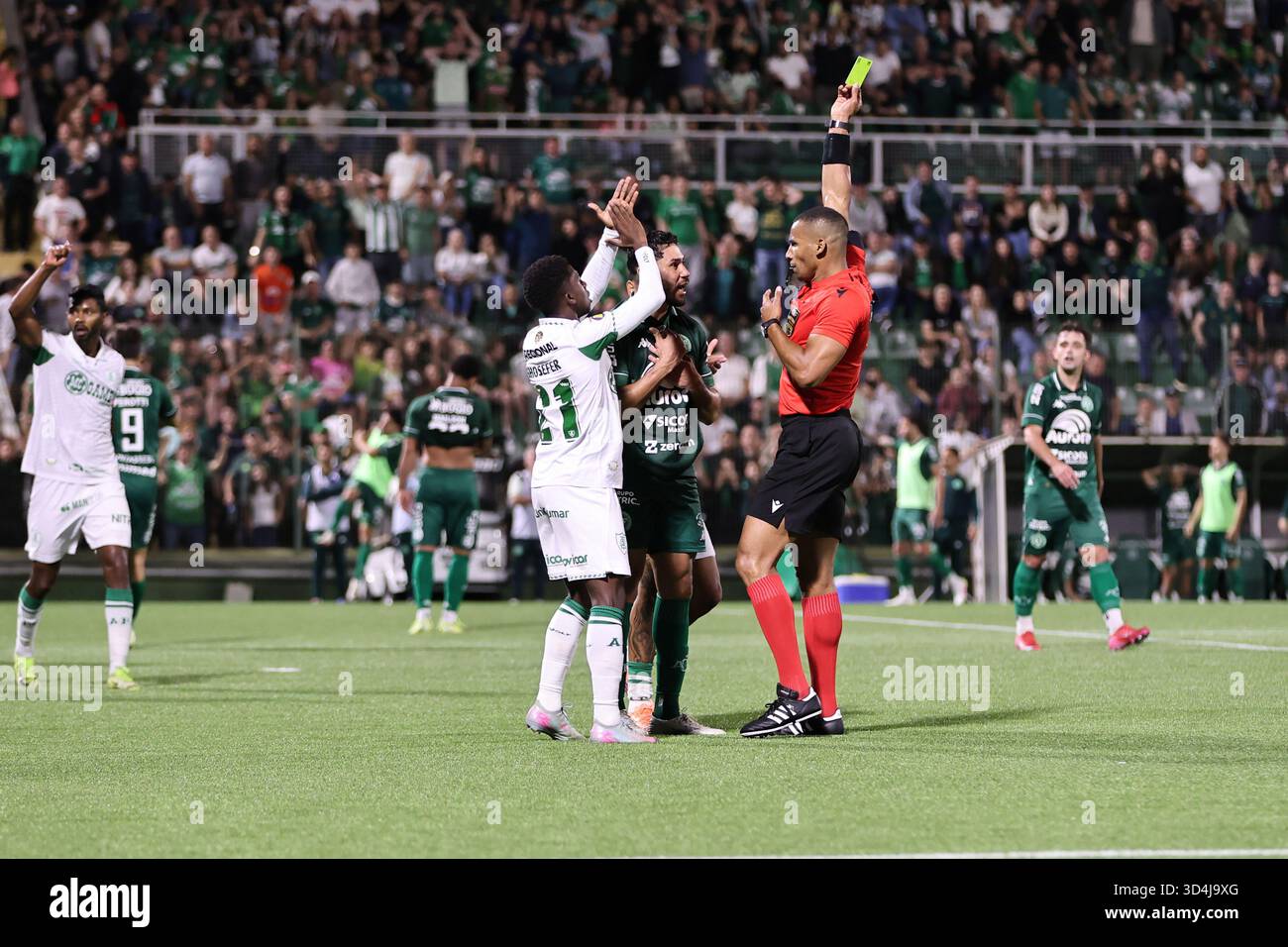 CHAPECó, SC - 10.11.2025: CHAPECOENSE X AMéRICA MG - A game marked by many cards between ...