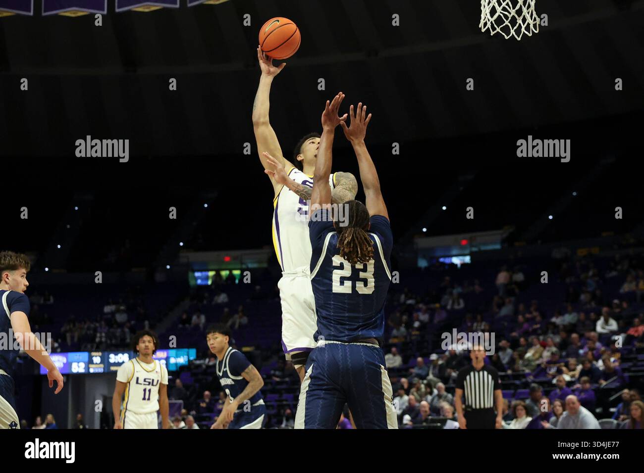 LSU Tigers forward Jalen Reed (9) shoots a one-handed jumper over UNO ...