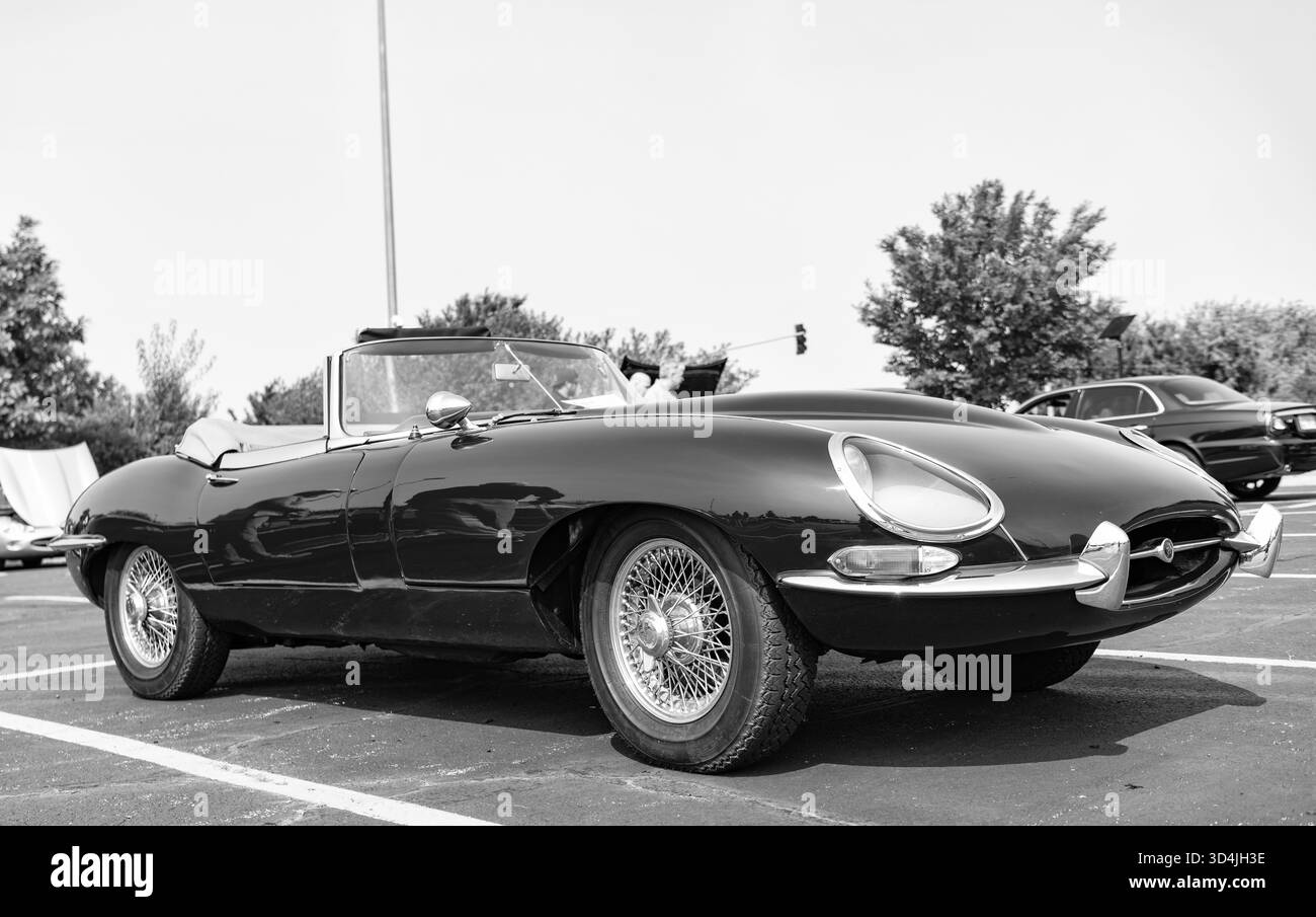 Chicago, Illinois, USA - September 08, 2024: Jaguar E Type 1969 retro ...