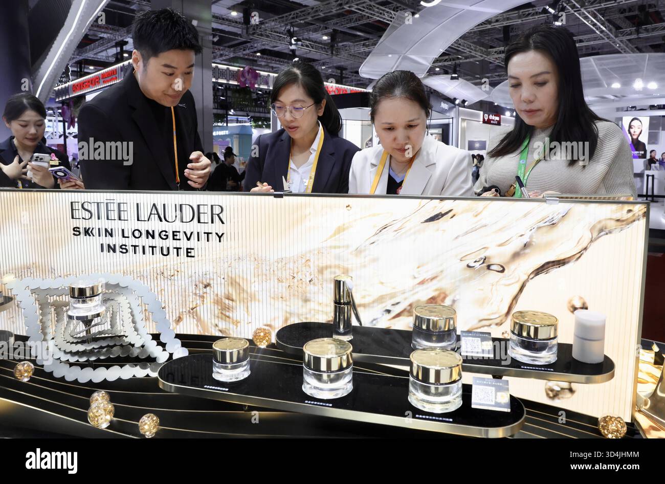 **CHINESE MAINLAND, HONG KONG, MACAU AND TAIWAN OUT** People visit the ...