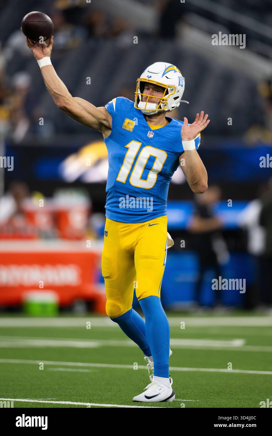 Los Angeles Chargers quarterback Justin Herbert (10) throws a pass ...