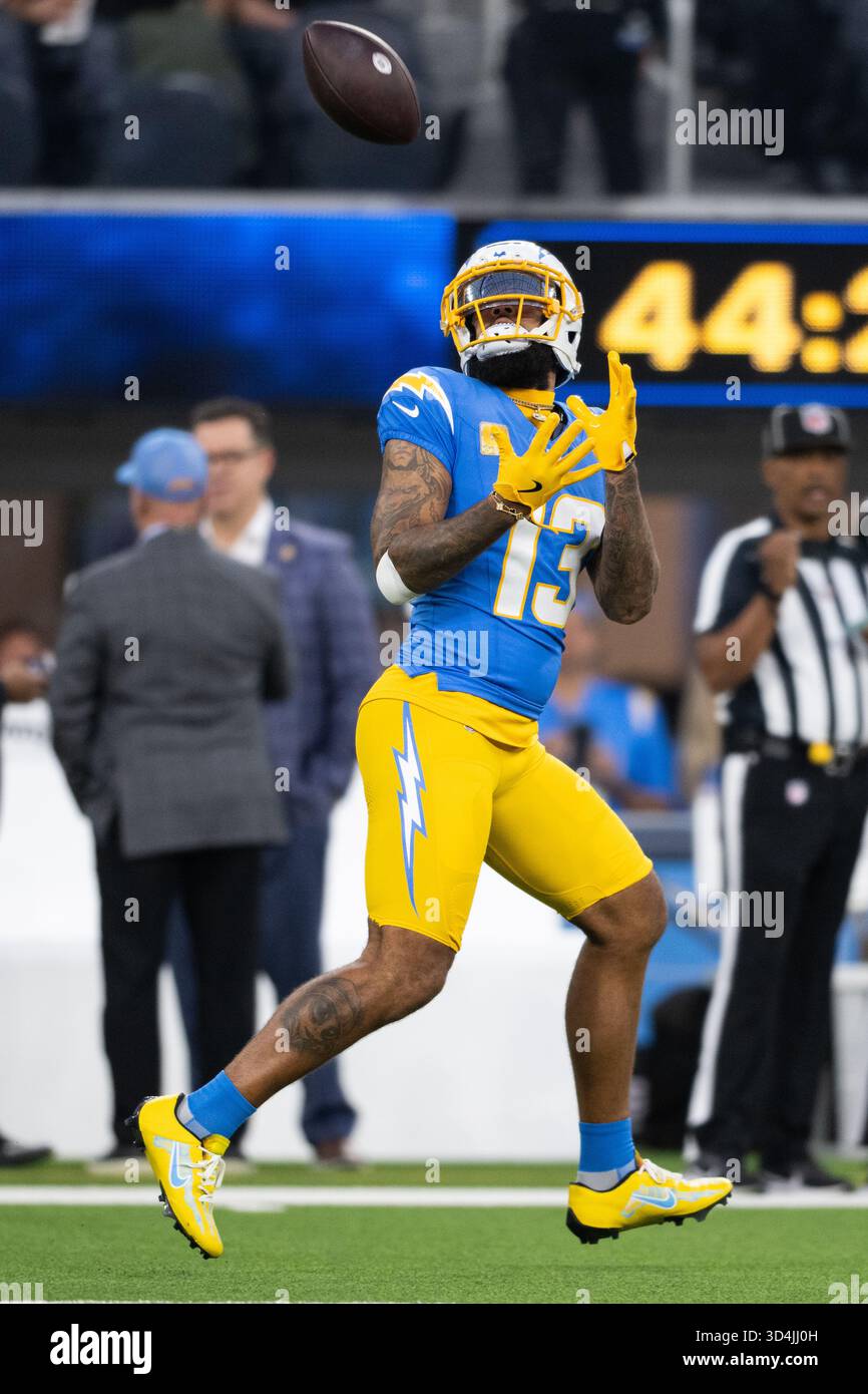 Los Angeles Chargers wide receiver Keenan Allen (13) catches the ball ...