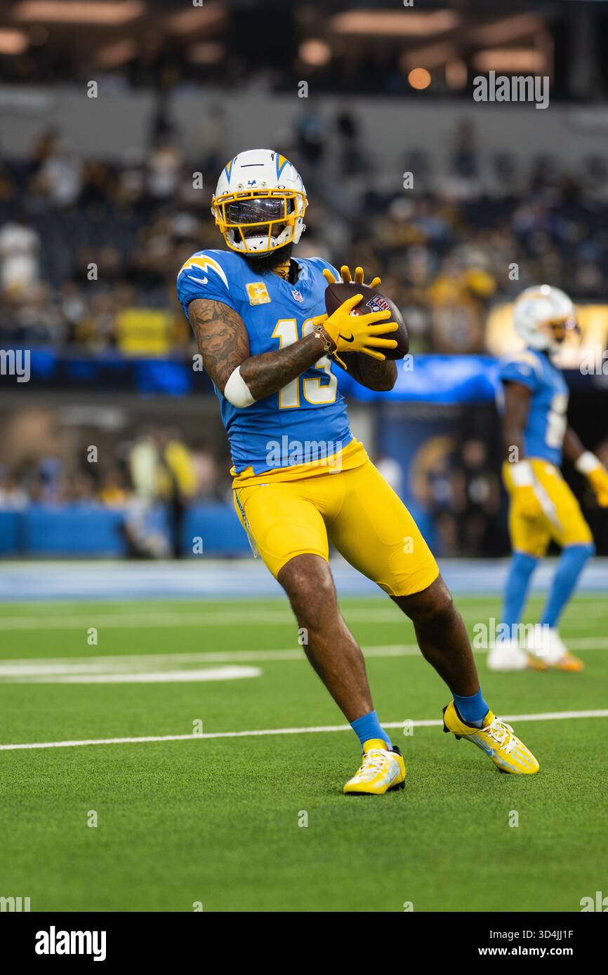 Los Angeles Chargers wide receiver Keenan Allen (13) runs with the ball ...