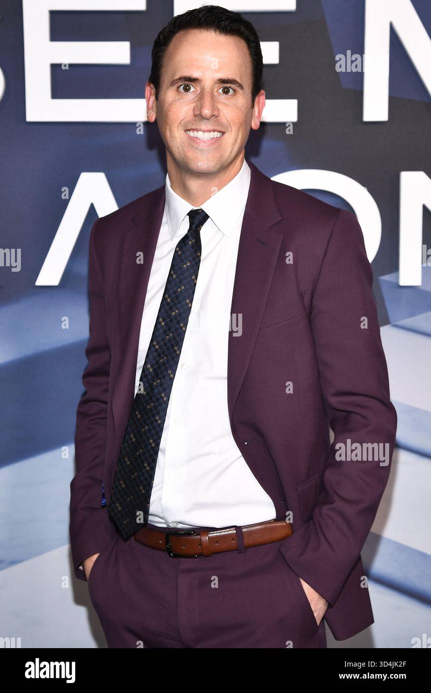 Oz Pearlman walking the carpet at the 'Now You See Me: Now You Don't ...