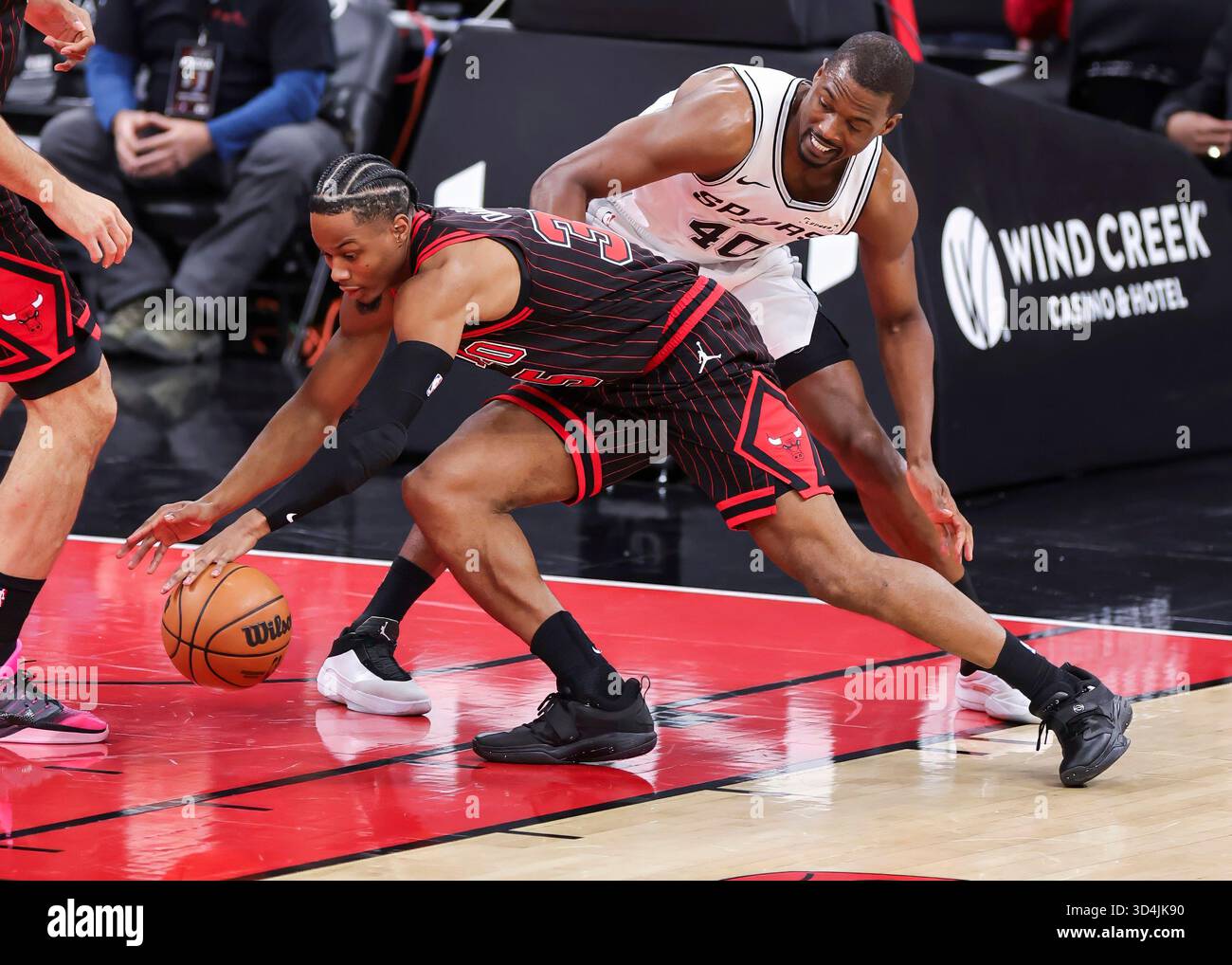 (251111) -- CHICAGO, Nov. 11, 2025 (Xinhua) -- Chicago Bulls' Isaac ...