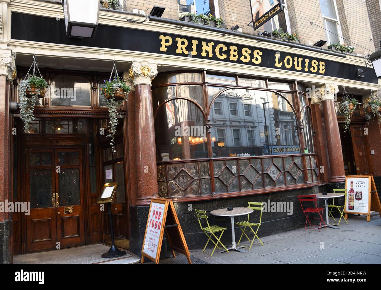 The princess louise pub and restaurant hi-res stock photography and ...