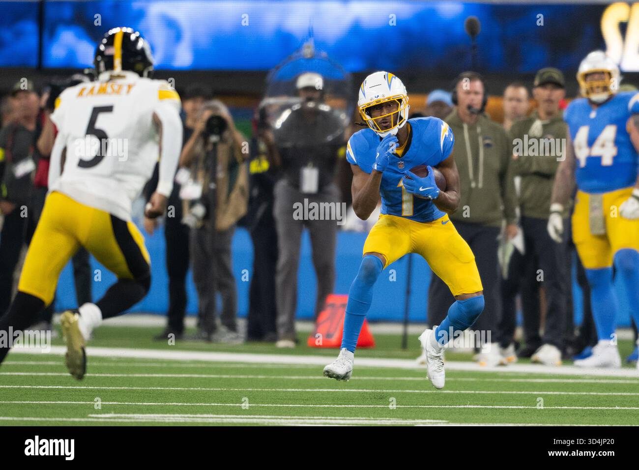 Los Angeles Chargers wide receiver Quentin Johnston (1) runs with the ...