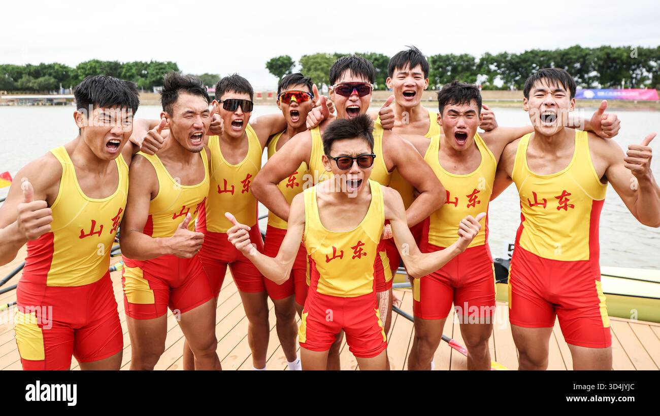 (251111) -- GUANGZHOU, Nov. 11, 2025 (Xinhua) -- Team Shandong ...