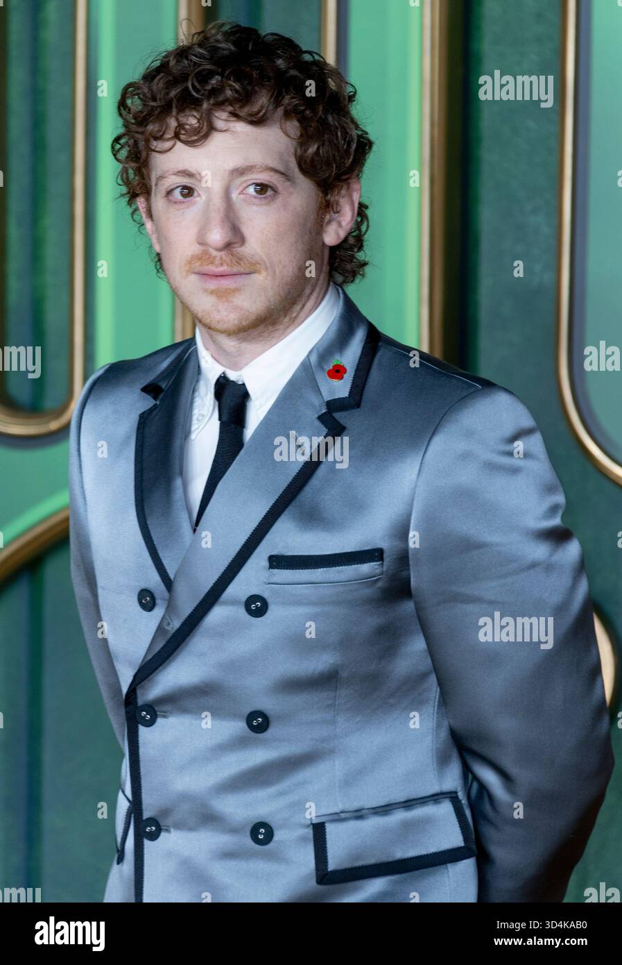 Ethan slater wicked hi-res stock photography and images - Alamy
