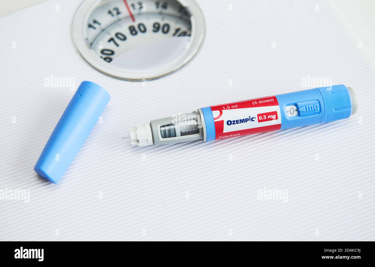 Injecting ozempic hi-res stock photography and images - Alamy