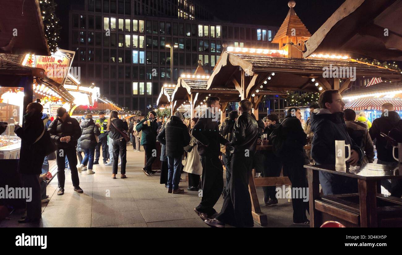 10.11.2025, Berlin - Deutschland. Wintermarkt am Potsdamer Platz. *** 10 11 2025, Berlin Germany ...