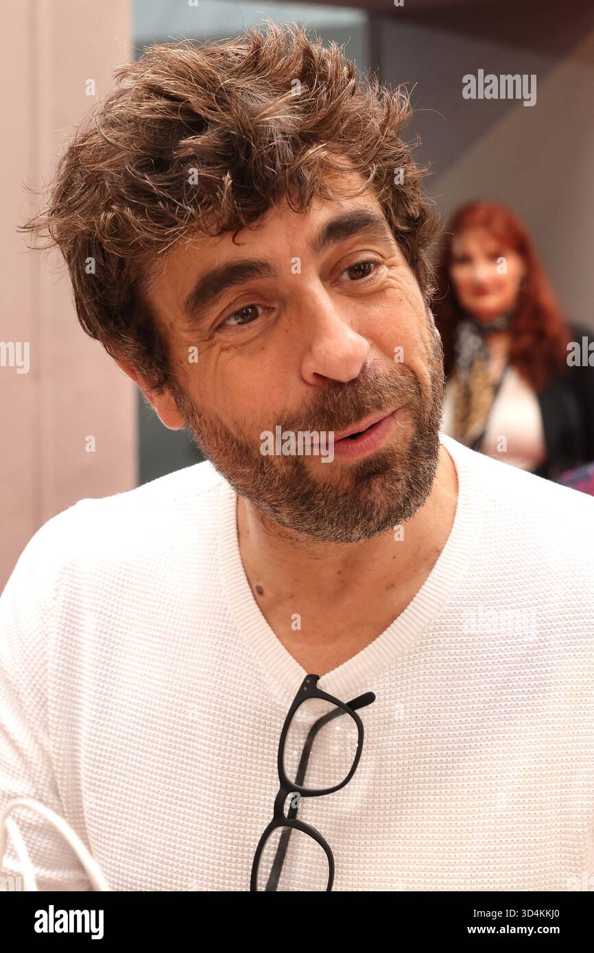 Spanish man france actor hi-res stock photography and images - Alamy