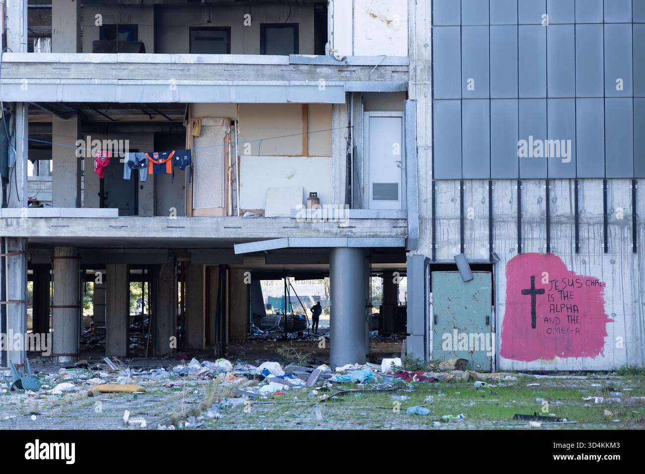 Fire in Tor Sapienza, Rome, of an abandoned building where people were ...