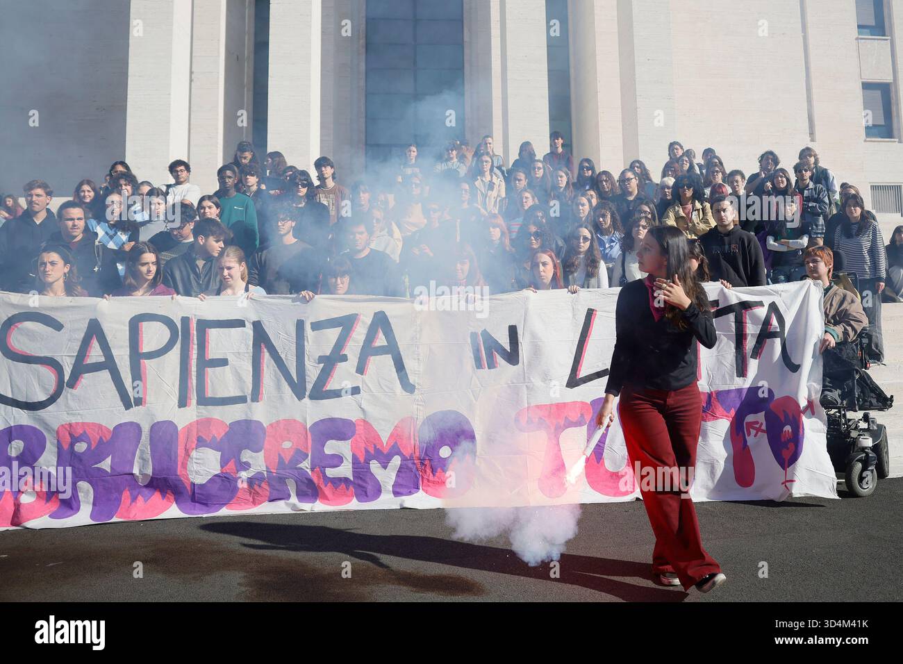 Due Anni Senza Giulia. Minuto di rumore sulla scalinata del Rettorato ...