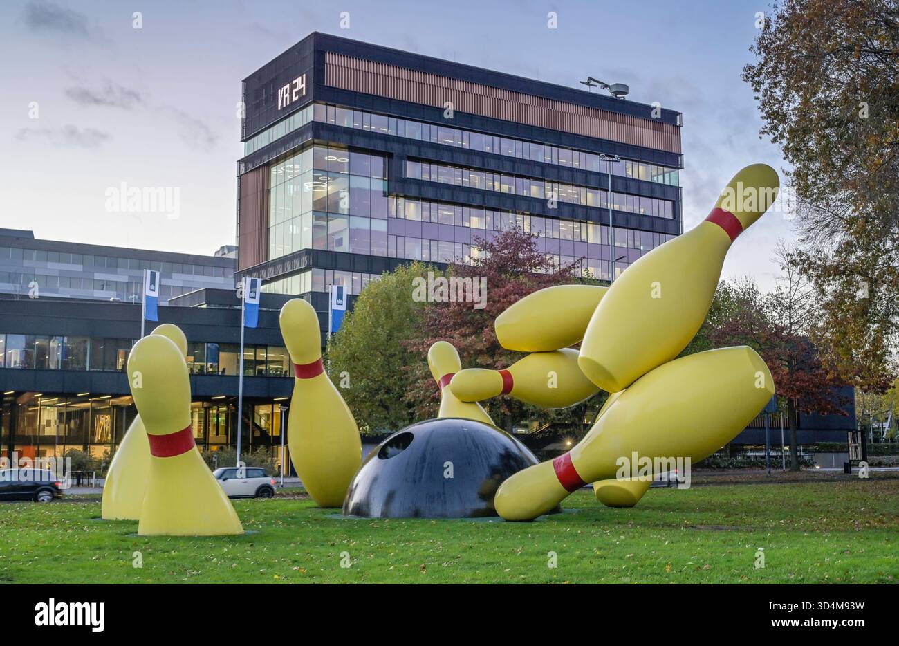 Flying Pins, Kunstwerk, Bildhauer Claes Oldenburg und Coosje van ...