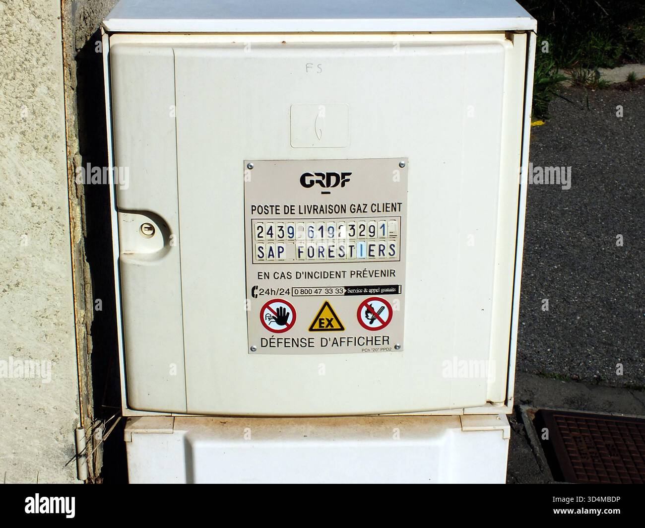 GRDF town gas meter. GRDF town gas box 016942 014 Stock Photo - Alamy