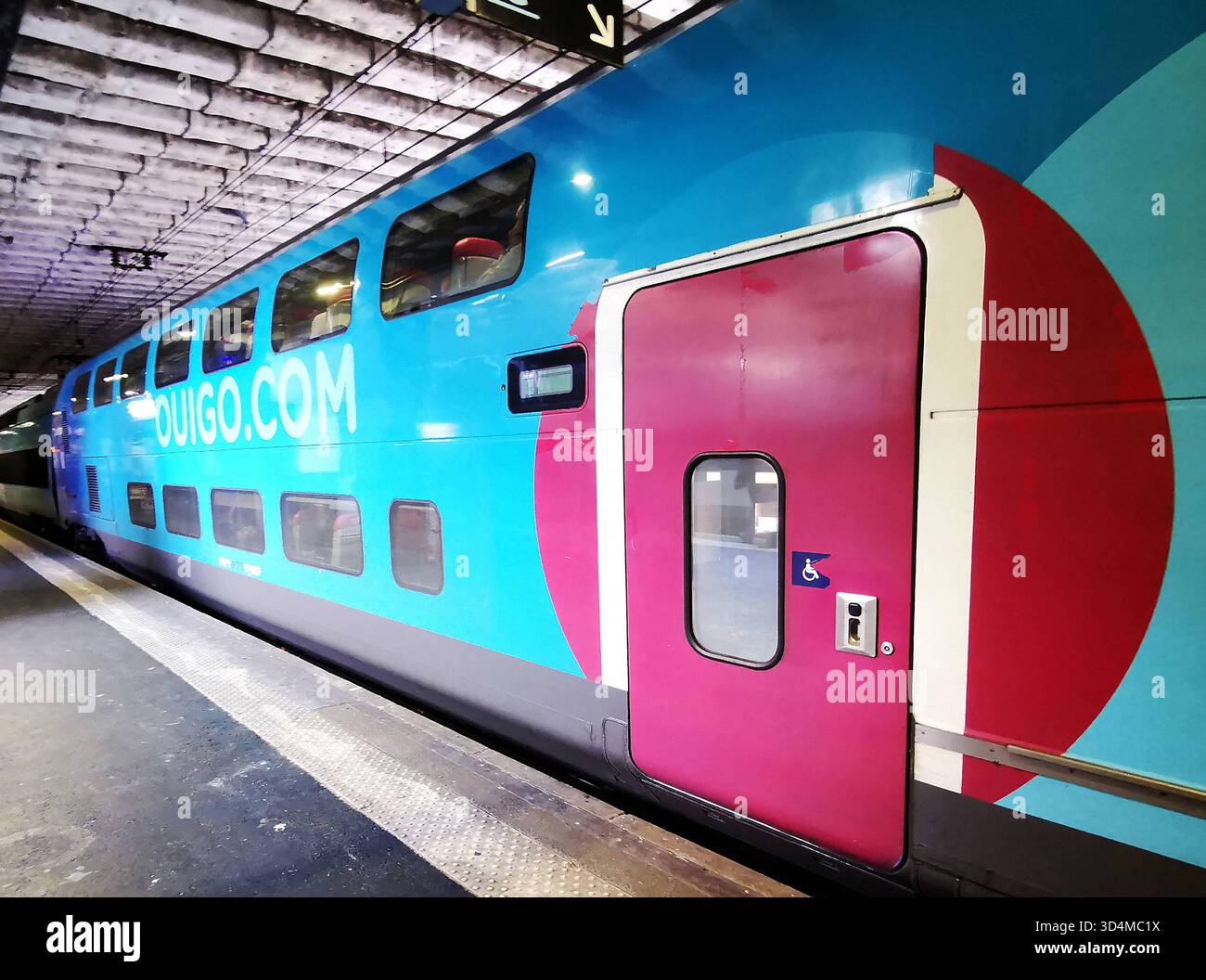 Ouigo train. Montpellier SNCF train station 016949 048 Stock Photo - Alamy