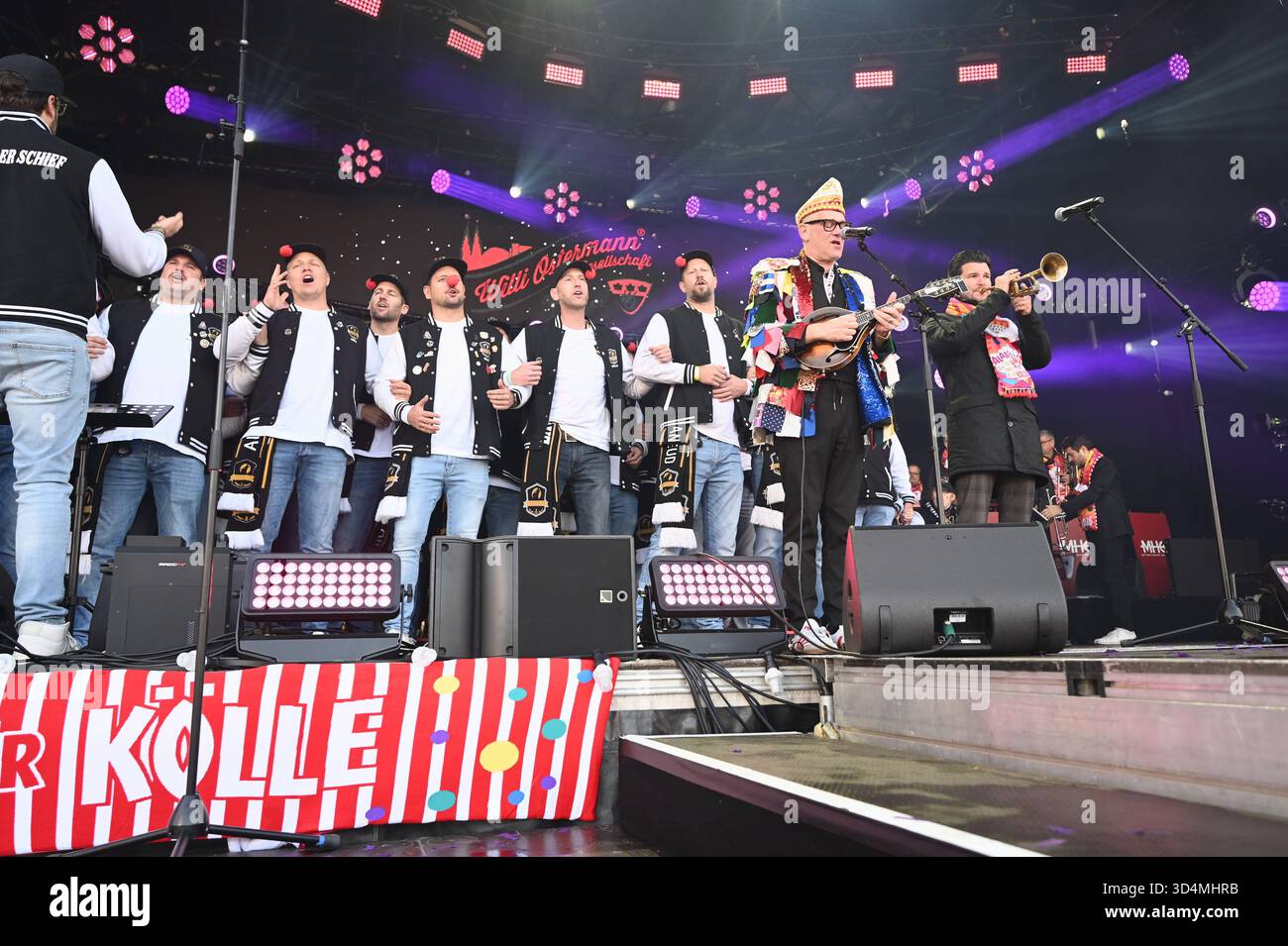 Der Chor Laut aber Schief mit den Musiker JP Weber Mandoline und ...