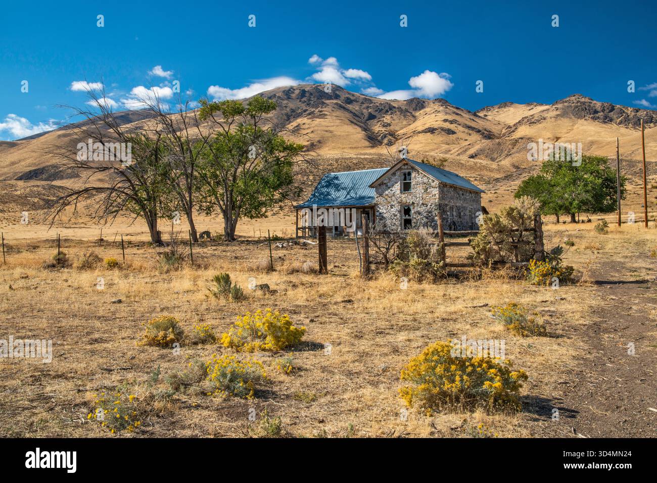 Abandoned ranch building, Pueblo Mountains, Fields-Denio Road (Hwy 205 ...