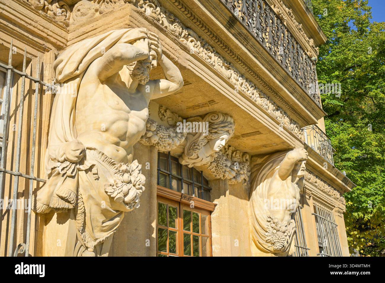 Atlant trägt als tektonische Stütze einen Balkon, Pavillon Vendome, Rue ...