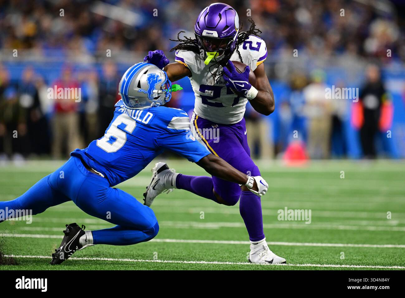 Minnesota Vikings running back Jordan Mason stiff arms Detroit Lions ...