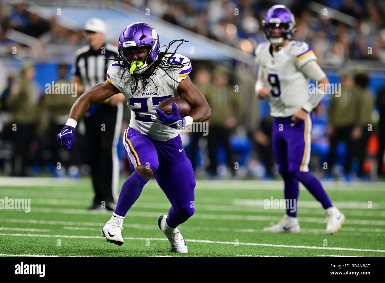 Minnesota Vikings running back Jordan Mason rushes during the second ...
