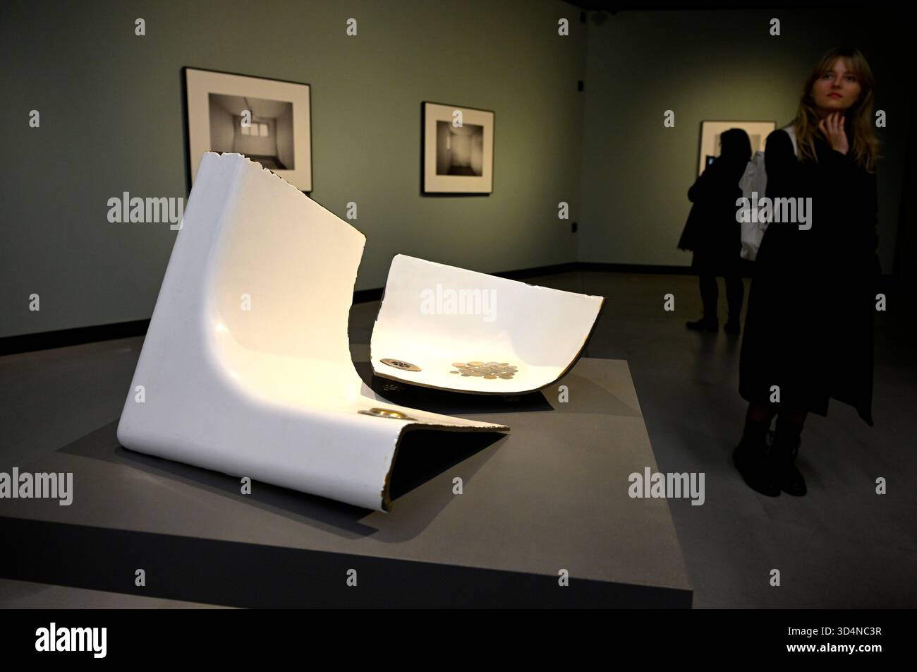 Exhibition by Slovak conceptual artist Roman Ondak entitled The Day ...