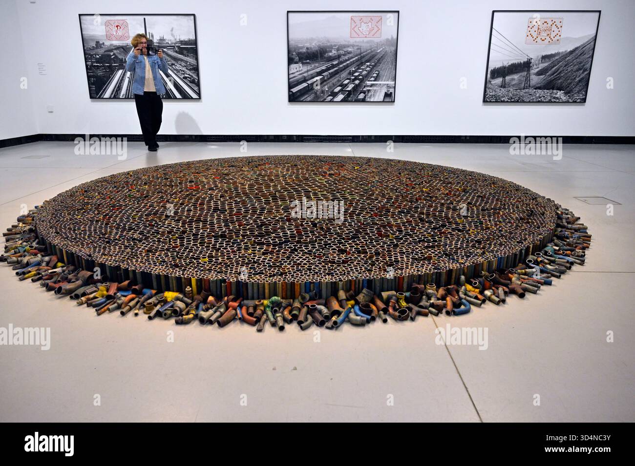 Exhibition by Slovak conceptual artist Roman Ondak entitled The Day ...