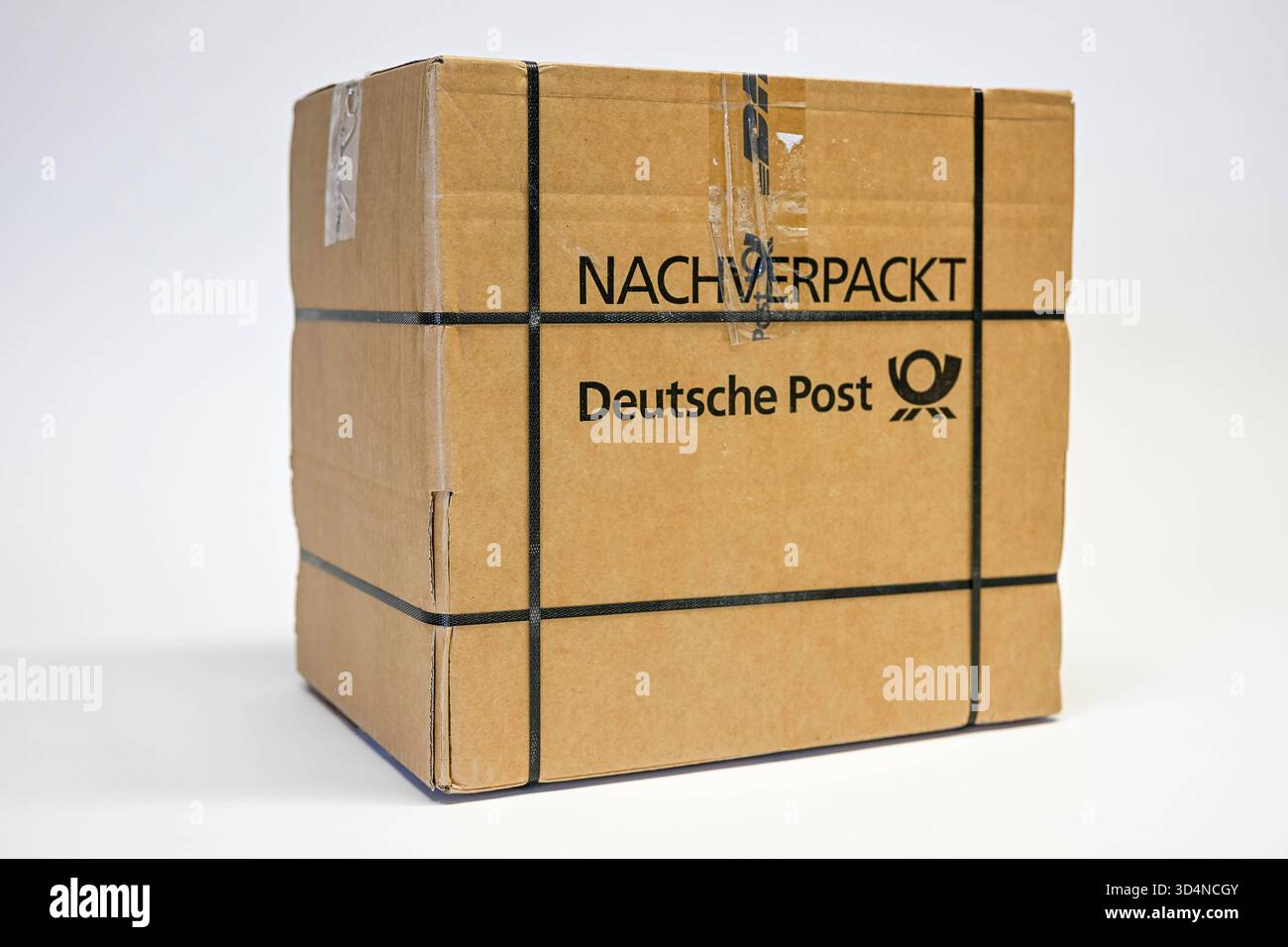 Paket das von DHL nachverpackt wurde, BLF,, Deutschland, BLF ...