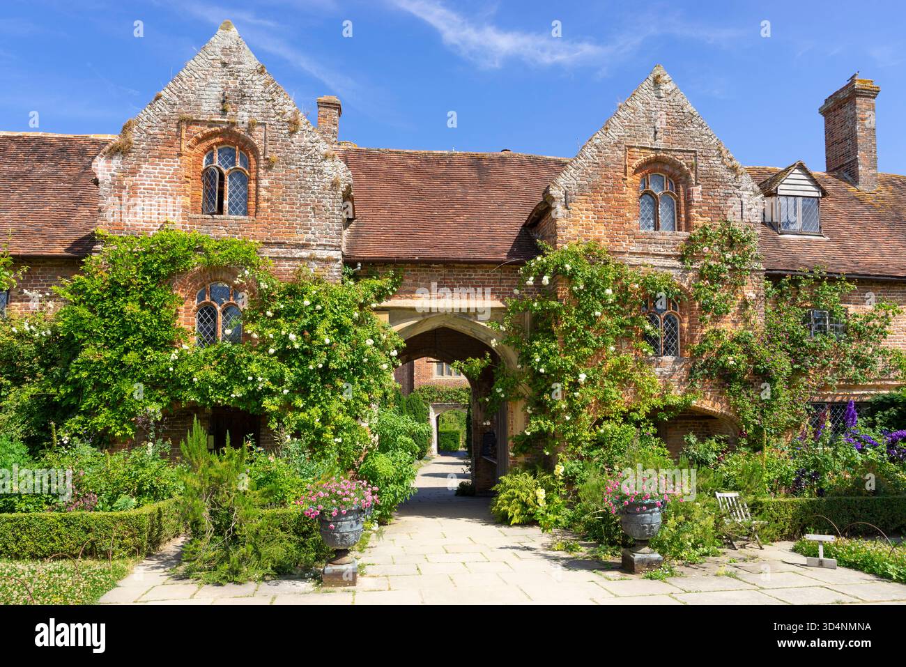Sissinghurst castle library hi-res stock photography and images - Alamy
