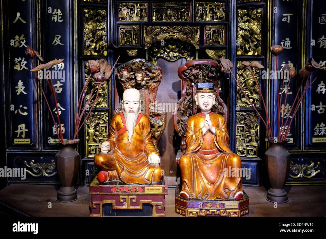 Fito Museum or museum of Vietnamese Traditionnal Medicine. Statues of ...
