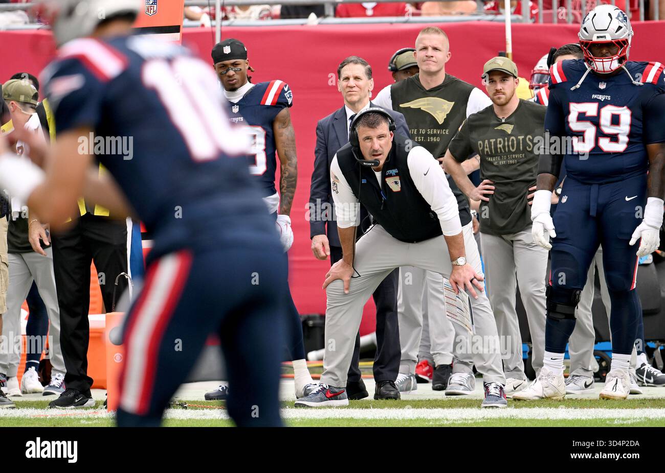 New England Patriots head coach Mike Vrabel watches from the sideline ...