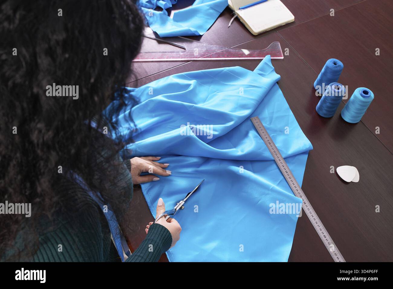 Woman cutting fabric scissors hi-res stock photography and images - Alamy