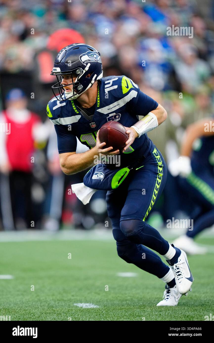 Seattle Seahawks quarterback Sam Darnold (14) looks to hand off the ...