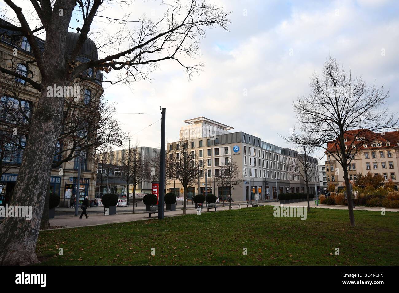 Erfurt 11.11.2025, Erfurt, Blick auf das H2 Hotel am Hirschgarten ...