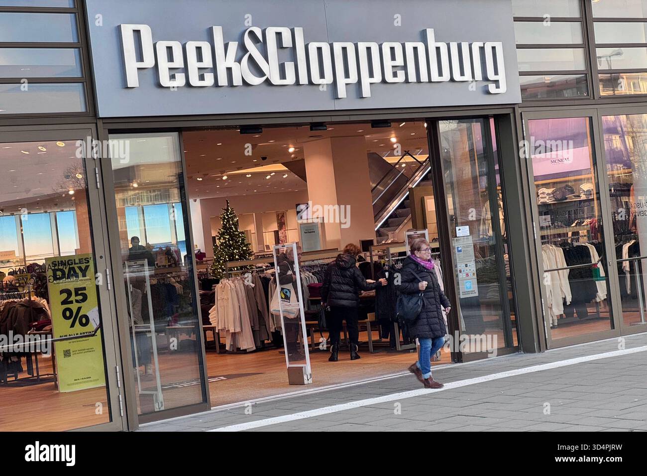 Modehaendler Peek & Cloppenburg P&C P&C Filiale in Muenchen *** Fashion ...