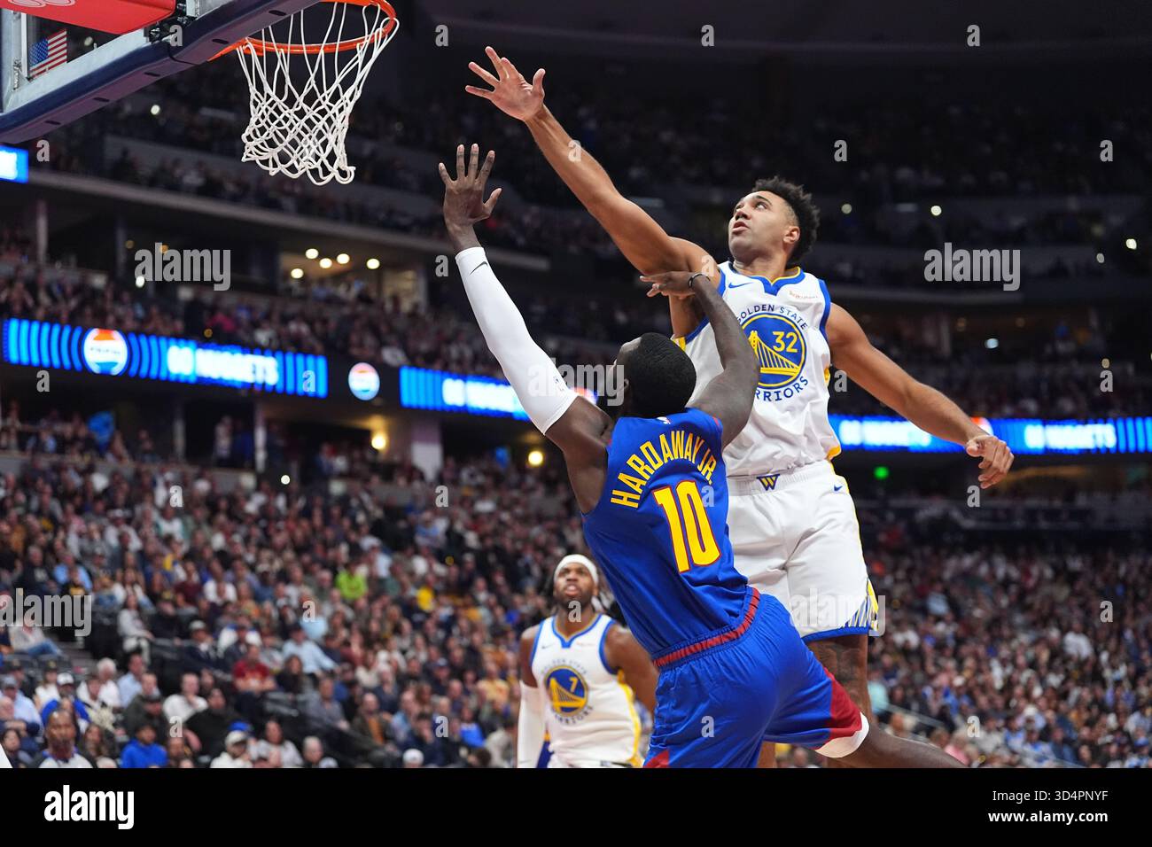 Denver Nuggets guard/forward Tim Hardaway Jr. (10) drives to the net as ...
