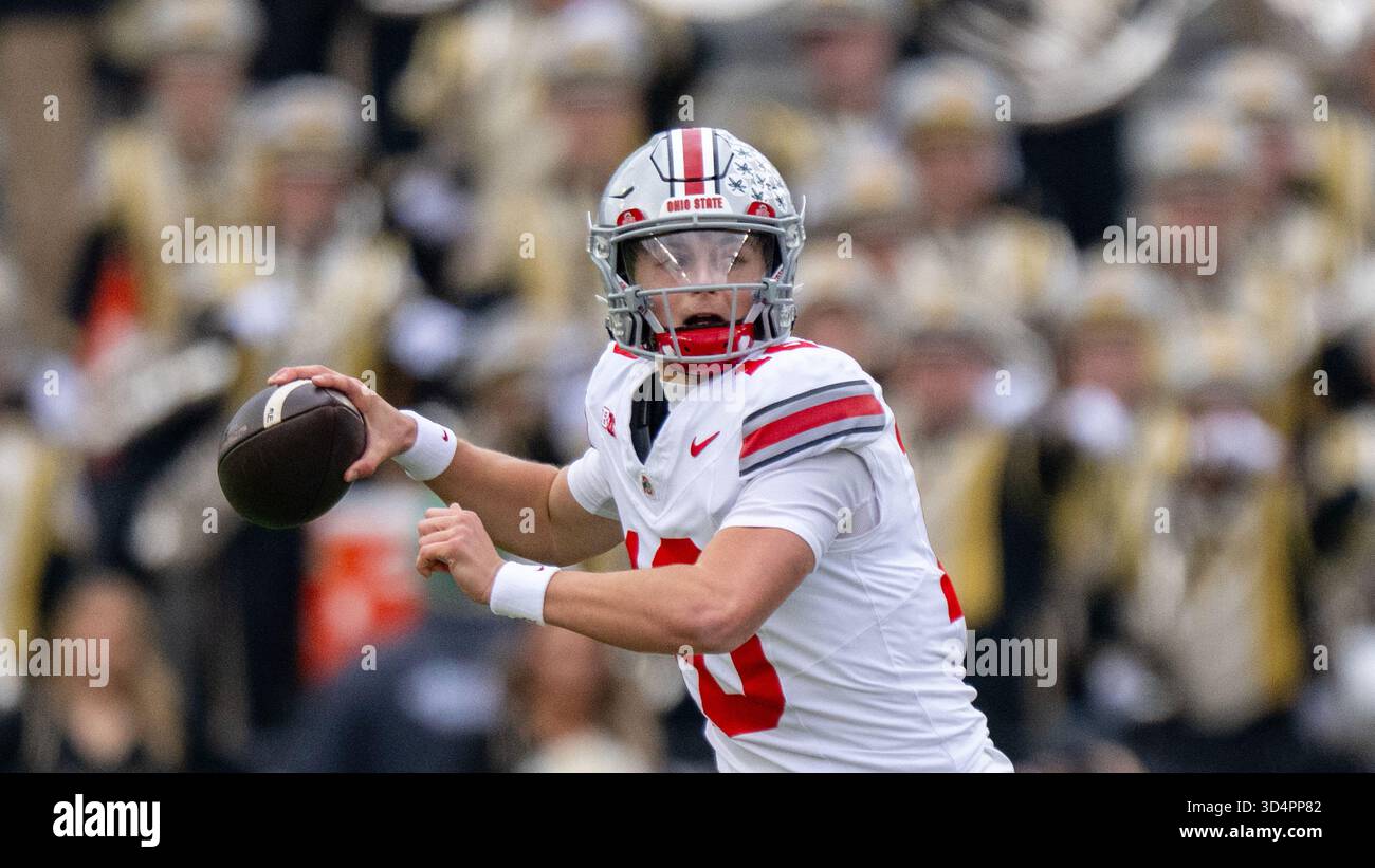 Ohio State quarterback Julian Sayin (10) during an NCAA college ...