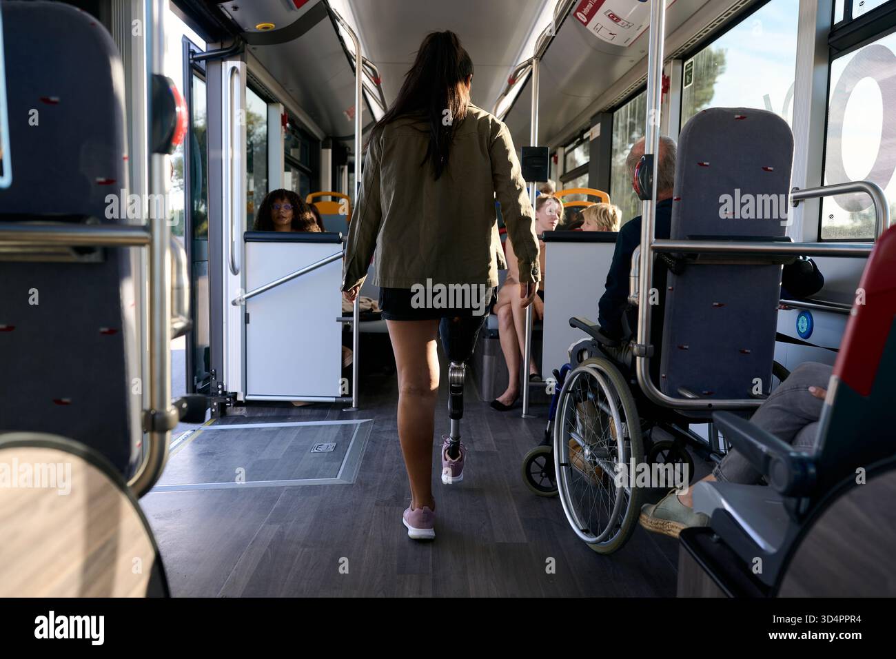 Amputee woman one leg hi-res stock photography and images - Alamy