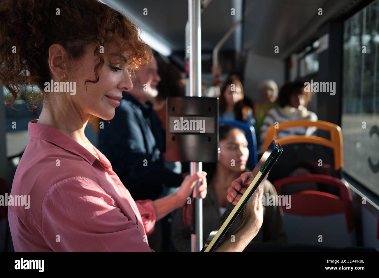 Digital age commuting hi-res stock photography and images - Alamy