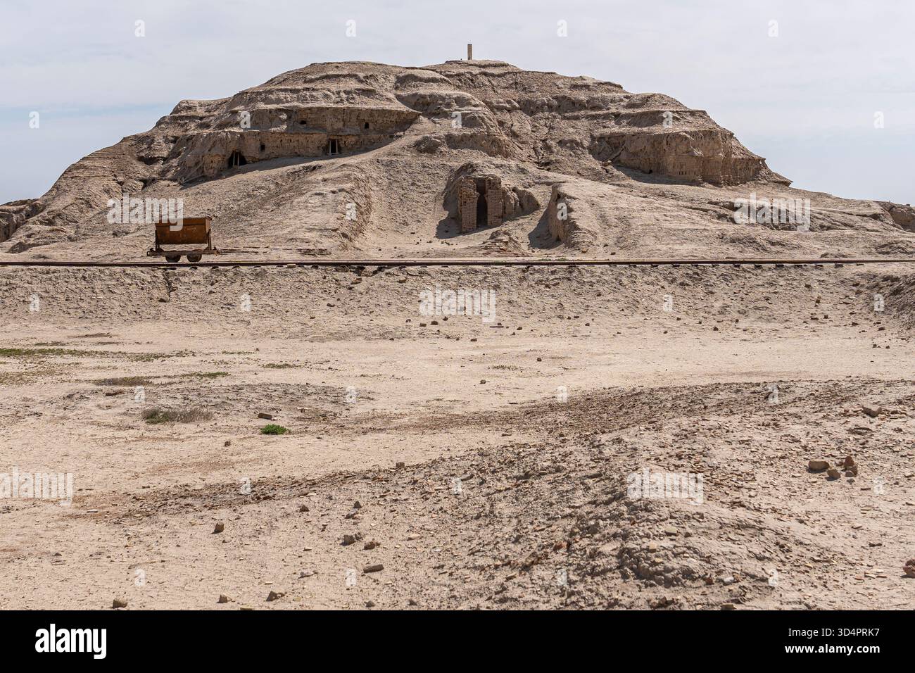 Ziggurat of Warka, Mesopotamia, Iraq, Extinct city Stock Photo - Alamy