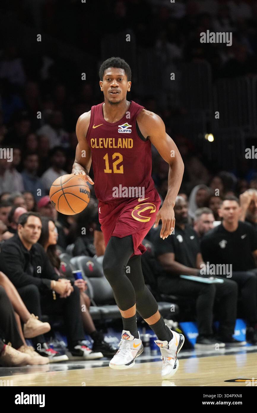 Cleveland Cavaliers forward De'Andre Hunter (12) dribbles the ball ...