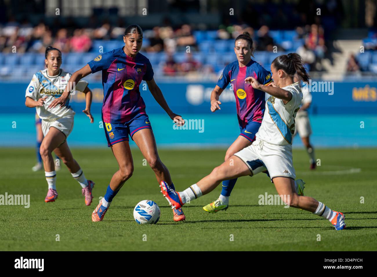 Sydney Schertenleib (6 Barcelona) dribbling during the Liga F Moeve ...