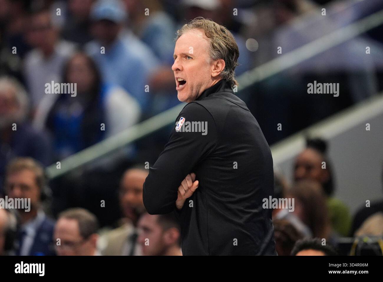 Washington Wizards head coach Brian Keefe instructs his team during an ...
